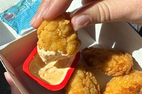We Tried Taco Bells New Crispy Chicken Nuggets — Heres What We Thought