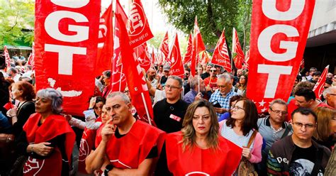 Los Sindicatos Reclaman Alzas Salariales A La Puerta De La Ceoe O Hay