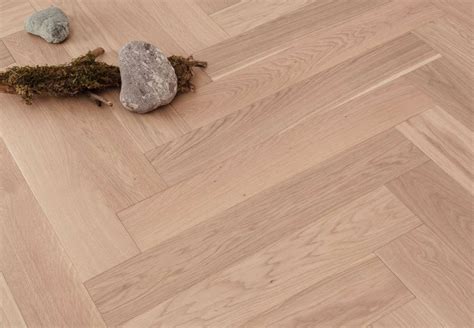 Parkett Fischgrät massiv Grad Natureiche gebürstet weiß geölt