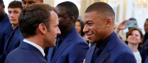 Fact Check Does This Image Show Emmanuel Macron Crying With Kylian Mbappé During The World Cup