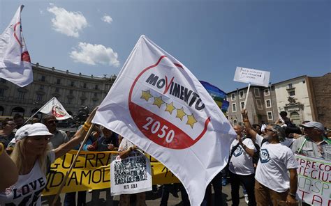 Roma manifestazione del M5S contro la precarietà presenti anche