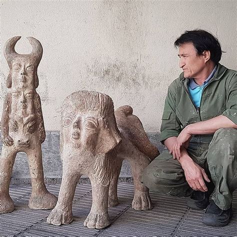 میکل آنژ افغانستان در ایران؛ سرایداری که مجسمه ساز شد