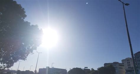 Soleil le matin nuages et averses localisées l après midi