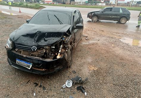 Dois Carros Se Envolvem Em Acidente Em Via Lateral Da Br 163 Em Sinop