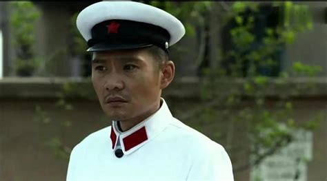 老丁憋死在马桶上，原来这是编剧特意的安排，暗藏了这么多含义 知乎