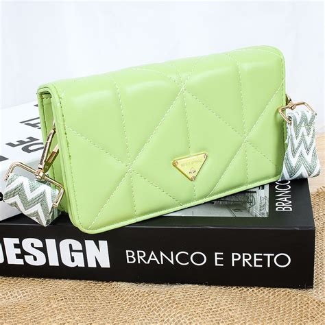 Bolsa Carteira Feminina Matelassê E Alça Decorada Blogueira Feira