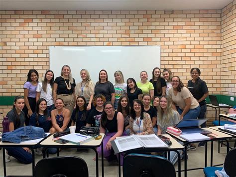 Acadêmicas De Pedagogia Participam De Palestra Sobre Práticas