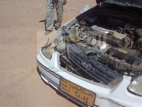 بالصور إصابة 4 أشخاص في انقلاب سيارة أجرة بطريق الخارجة الداخلة