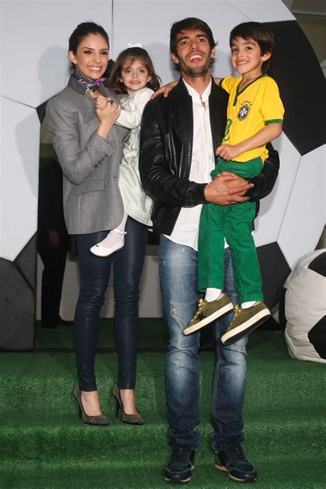 EGO Carol Celico e Kaká comemoram aniversário do filho em São Paulo