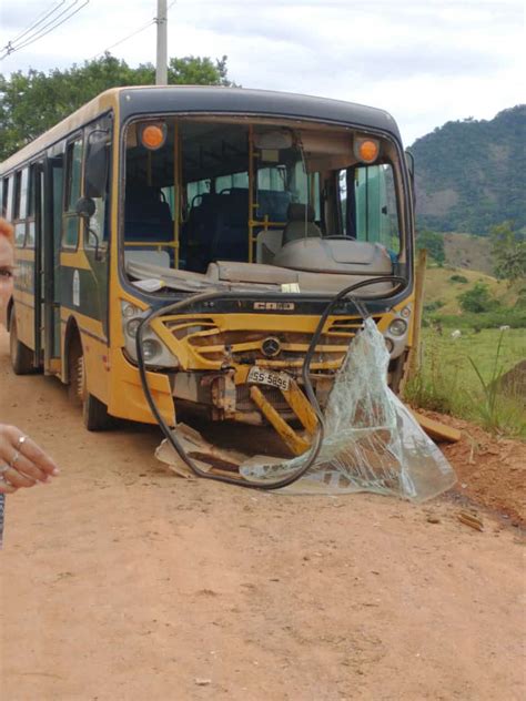 Acidente Entre ônibus Escolares Deixa Crianças Feridas Em Atílio