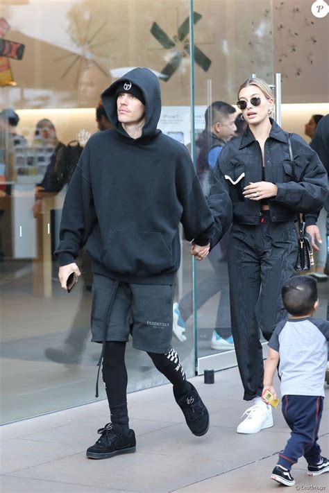 Justin Bieber Et Sa Femme Hailey Bieber Baldwin Habillés Tout En Noir