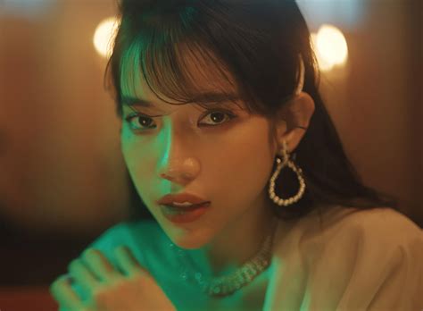 LyLy h gây sốc với cảnh nóng trong MV về chủ đề LGBT