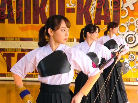 新井恵理那率いる“セント・フォース弓道部”が最強イケメン大学生王者と対決『炎の体育会tvsp』 Tv Life Web