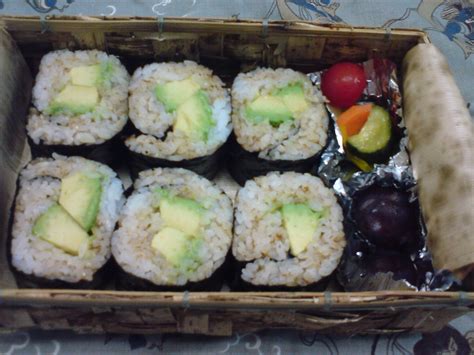 Todays Lunch Boxbento 1044 Avocado Sushi Roll Bento Shizuoka Sushi And Sashimi The Other