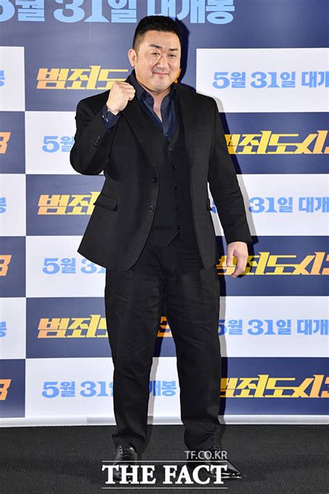 마블리 마동석의 파이팅 넘치는 주먹 [tf사진관] 포토 기사 더팩트