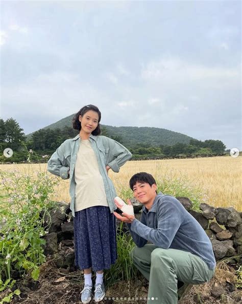 폭싹 아이유·박보검 현실 부부 같은 모습…카메라 밖에서도 꽁냥꽁냥 뉴스1