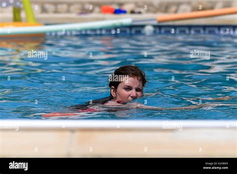 Avanti Tuffo In Piscina Immagini E Fotografie Stock Ad Alta Risoluzione