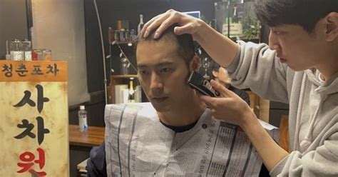 입대 차서원 군인 아니라 스님인 줄신문지 쓰고 비장한 빡빡머리