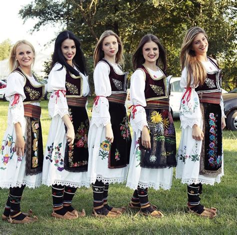 Serbian girls in traditional clothing from central Serbia | Costumes ...