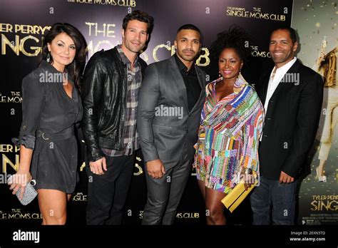 Single Moms Club Cast