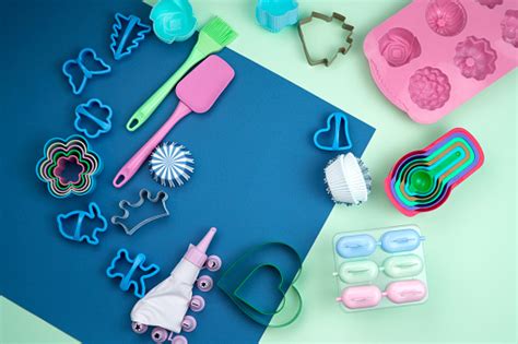 주방 도구 베이킹용 조리 기구 베이킹 사용을위한 다양한 모양과 크기 컨테이너 다양한 베이킹 기구 굴리기에 대한 스톡 사진 및 기타 이미지 Istock