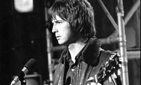 Watch Eric Clapton Demonstrate His Guitar Technique In 1968