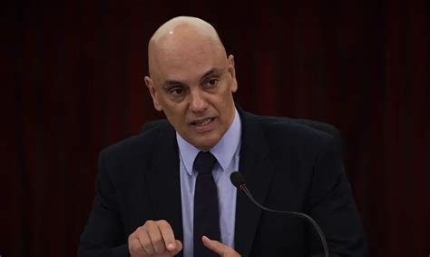 Moraes nega pedido de Bolsonaro para não comparecer a interrogatório