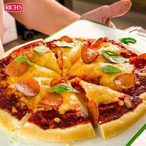 Classic Chicken Pepperoni Pizza Rich Products Malaysia