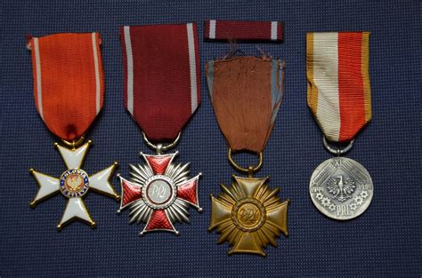 Krzyż Polonia Restituta i inne 12946508512 oficjalne archiwum Allegro