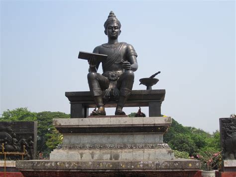 อนุสาวรีย์พ่อขุนรามคำแหงมหาราช อีสานร้อยแปด