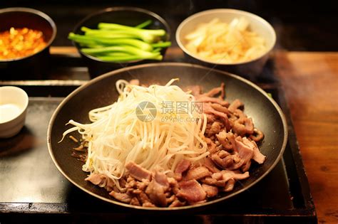 美味的豆芽炒肉高清图片下载 正版图片600223090 摄图网
