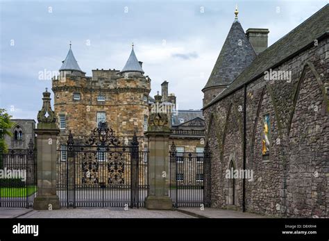 Great Britain Scotland Edinburgh The Abbey Strand Gate Of The Palace