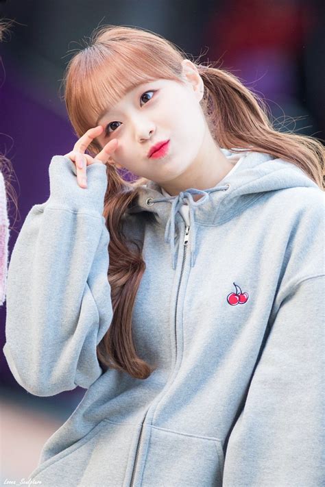 181013 Ⓒ Sculpture 츄 이달의소녀 Chuu Loona South Korean Girls Korean