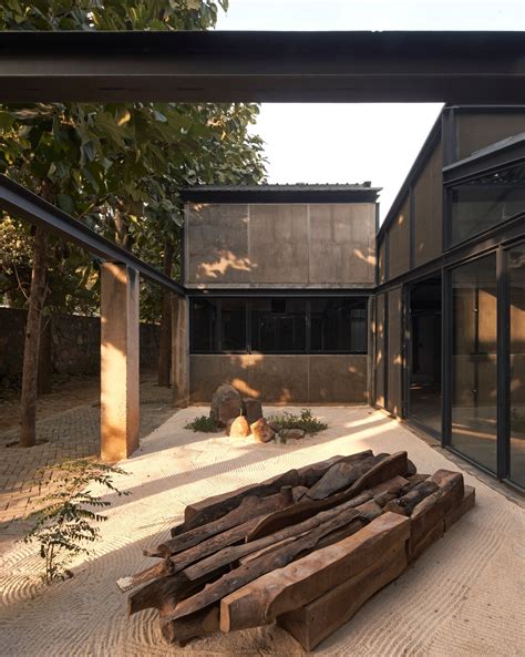 With A Bamboo Façade This Artists Residence In Delhi Blends Into Its