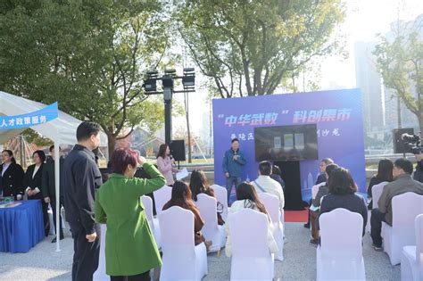 递煌智能科技亮相“中华武数”科创集市，展示人工智能在产业创新中的应用递易智能，末端交付交互行业整体解决方案提供商