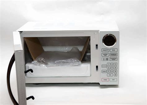Микроволновая печь BBK 23MWS-916S/BW — купить в интернет-магазине ...