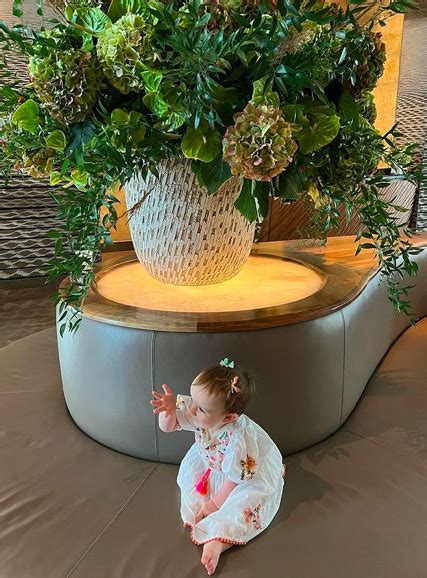 Ok ალექსანდრა პაიჭაძე მონტე კარლოს Balenciaga ს ბუტიკში ბრენდის ყველაზე ტრენდული სამოსით Ok