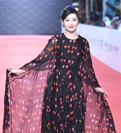 一个人人都想娶的女明星，生病20年定期打激素，今52岁变这样