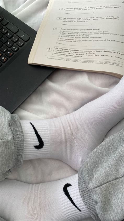 Эстетика, девушка, ноги, эстетично | Носки nike, Носки найк, Стиль найк
