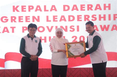 Puncak Peringatan Hari Lingkungan Hidup Sedunia Wali Kota Terima Dua