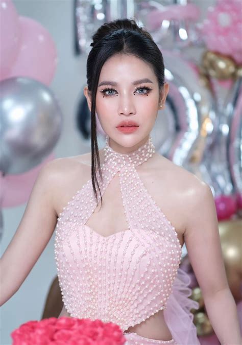 √ រំភើបជំនួសមានបំណុលជាប់ខ្លួនរាប់លានដុល្លារ តែអ្នកនាង ស្រីអូន នៅតែមានទឹកចិត្តជួយដល់តារាចម្រៀង