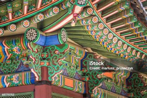 전통적인 한국 지붕 다채로운의 고 대 한국어 궁전 또는 사원 서울 한국에 대 한 장식 장식 건물 외관에 대한 스톡 사진 및 기타