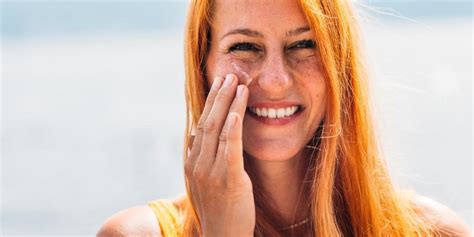 A Dermatologist Shares The 10 Sunscreen Rules We Always Forget