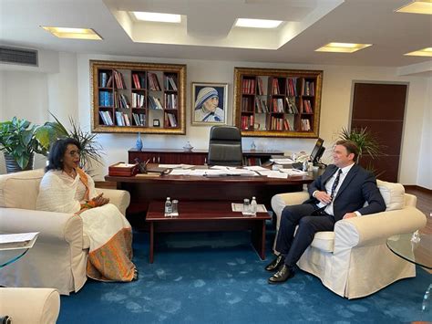ክብርት አምባሳደር ደሚቱ ሀምቢሳ ከሰሜን መቄዶንያ ውጭ ጉዳይ ሚኒስቴር ከሆኑት ክቡር Bujar Osmani ጋር
