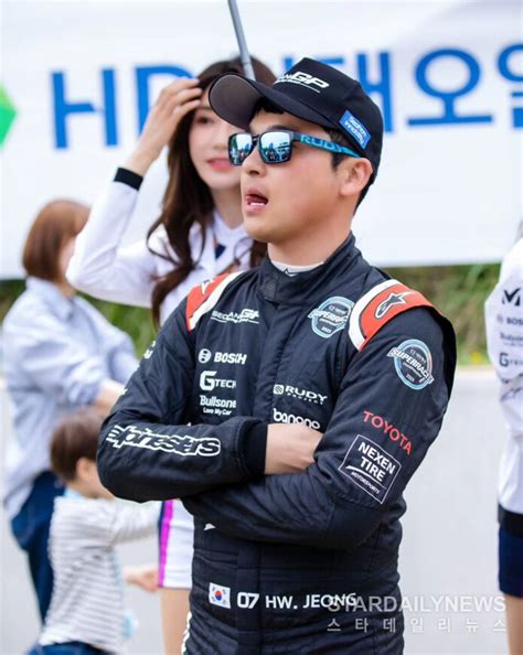 인`스타`그램 세상 꽃미남 레이서 정회원 슈퍼레이스 Gt 2전서 복귀 신호탄 Zum 뉴스