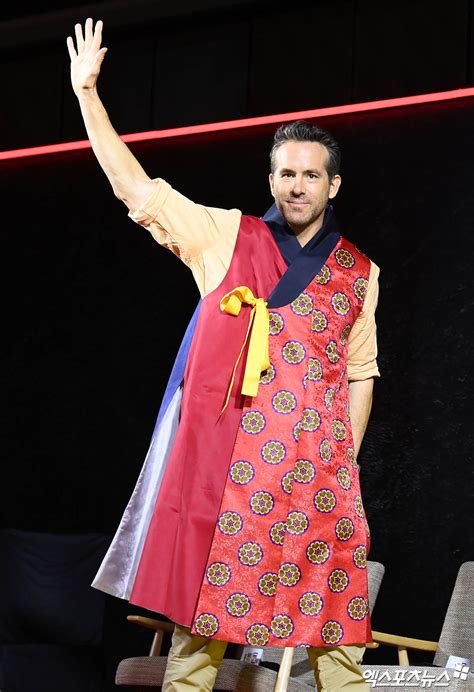 라이언 레이놀즈 야무지게 맨 한복 고름[엑s Hd포토] 나무뉴스