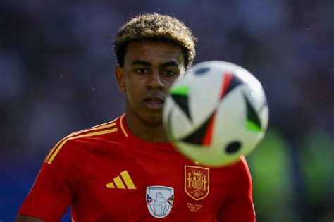 España Arrasa En Su Debut Yamal El Nuevo Prodigio Del Fútbol Español