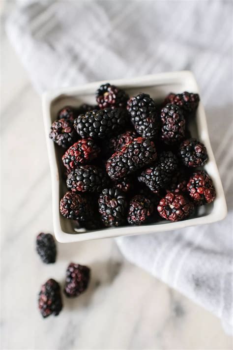 How To Dehydrate Blackberries 4 Ways To Use Fruit Powder The Rooted