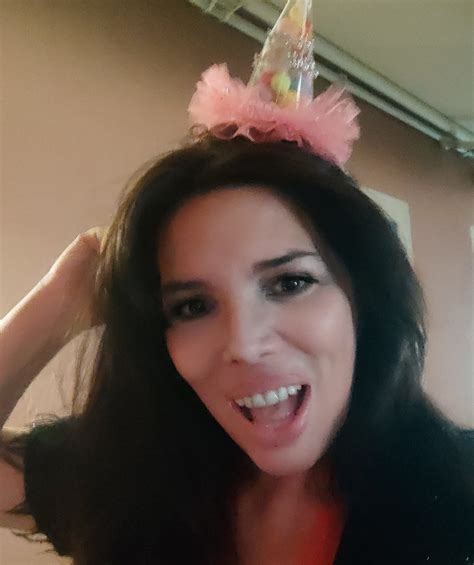 Debutto In Società Per La Bellissima Cindy Victoria Figlia Adolescente