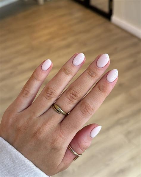 42 Sweet Short Oval Nail Ideas 2025 Drexplains Almond Acrylic